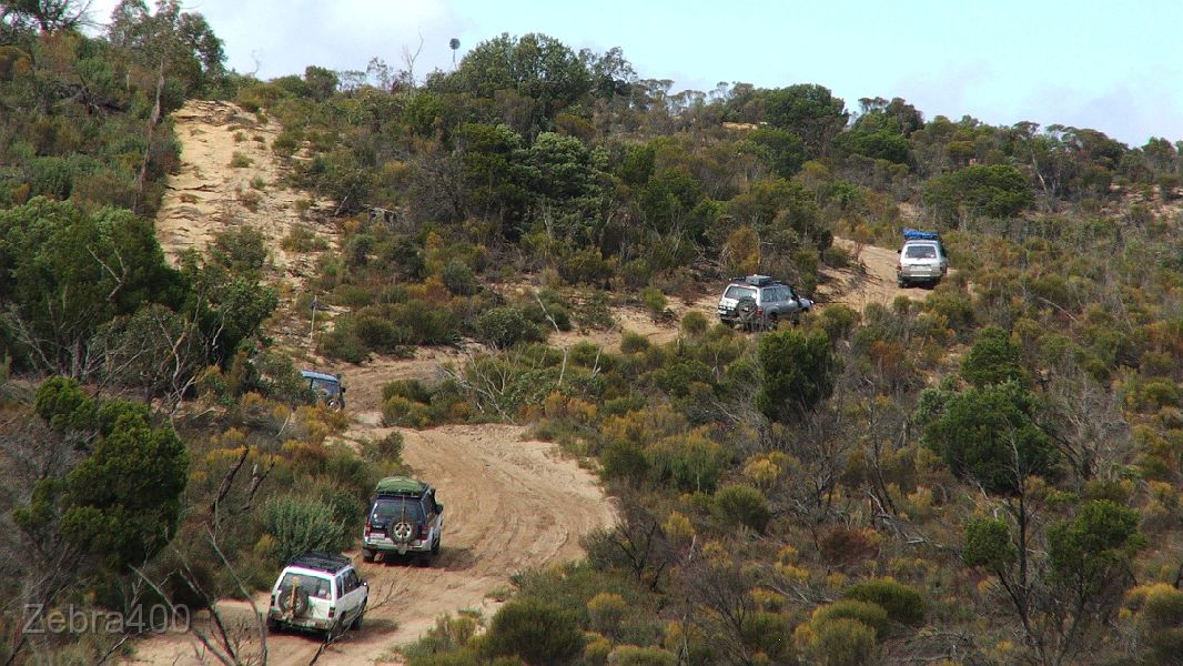 2008-04-Vic SA Border Track/19-Convoy tackles a Border Track dune